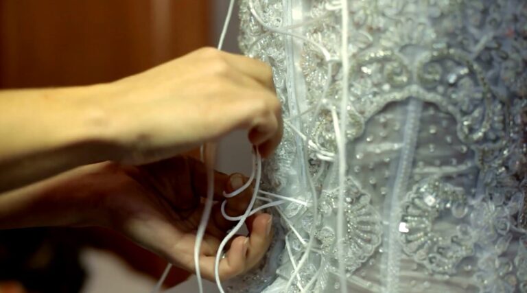 How to Tie a Corset - Fashion Made Easy! - Dear Cleo