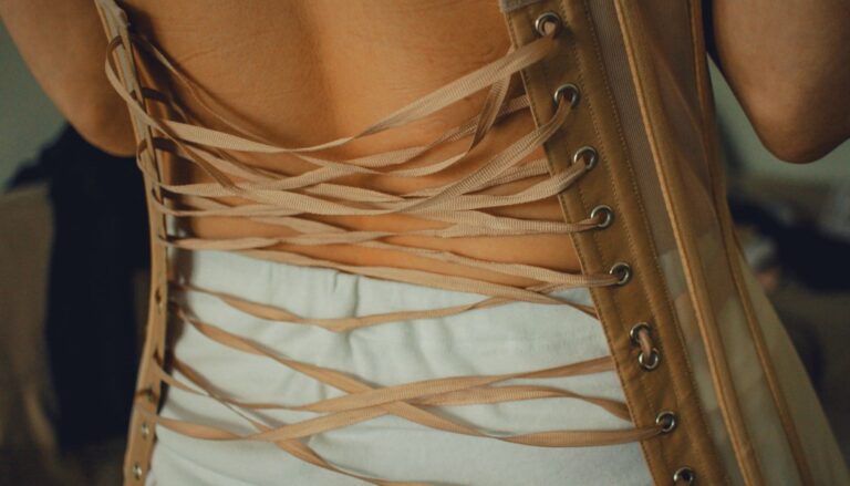 How to Tie a Corset - Fashion Made Easy! - Dear Cleo